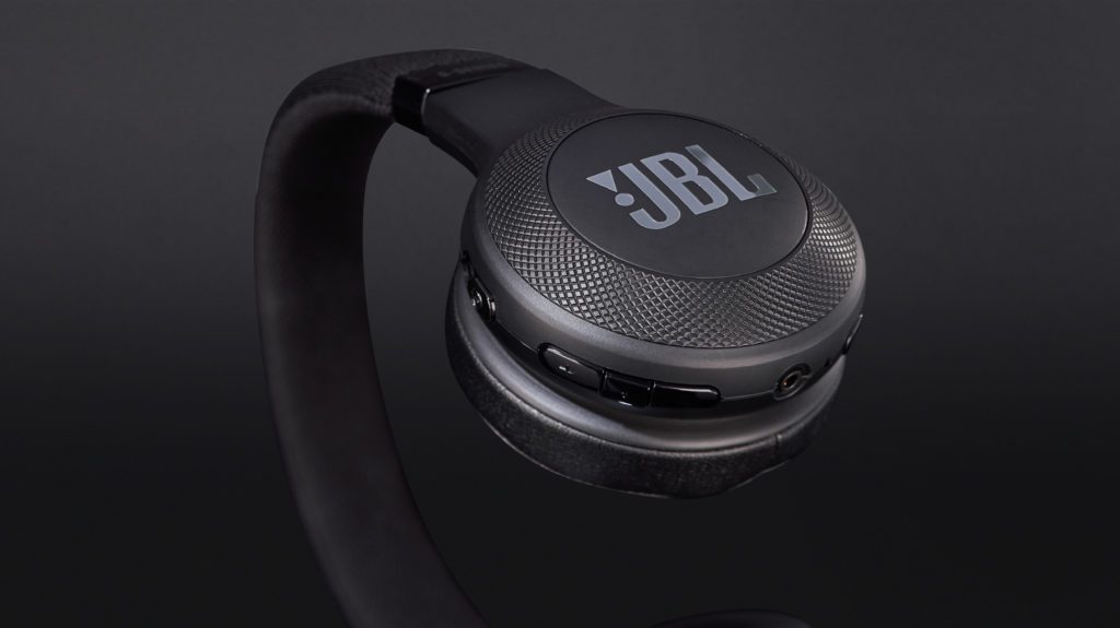 JBL E45BT Review | headphonecheck.com