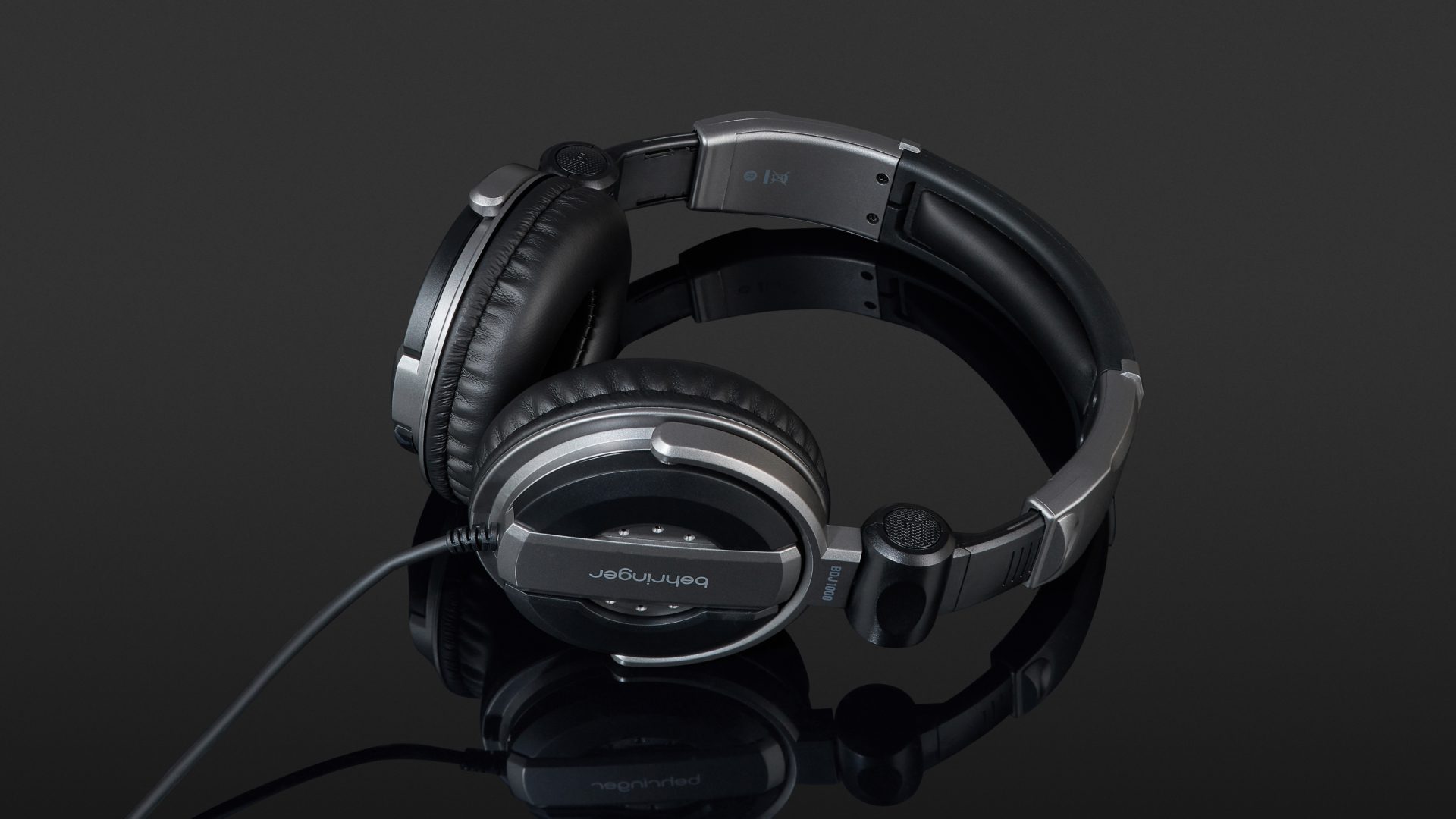 Behringer BDJ 1000 Review | headphonecheck.com