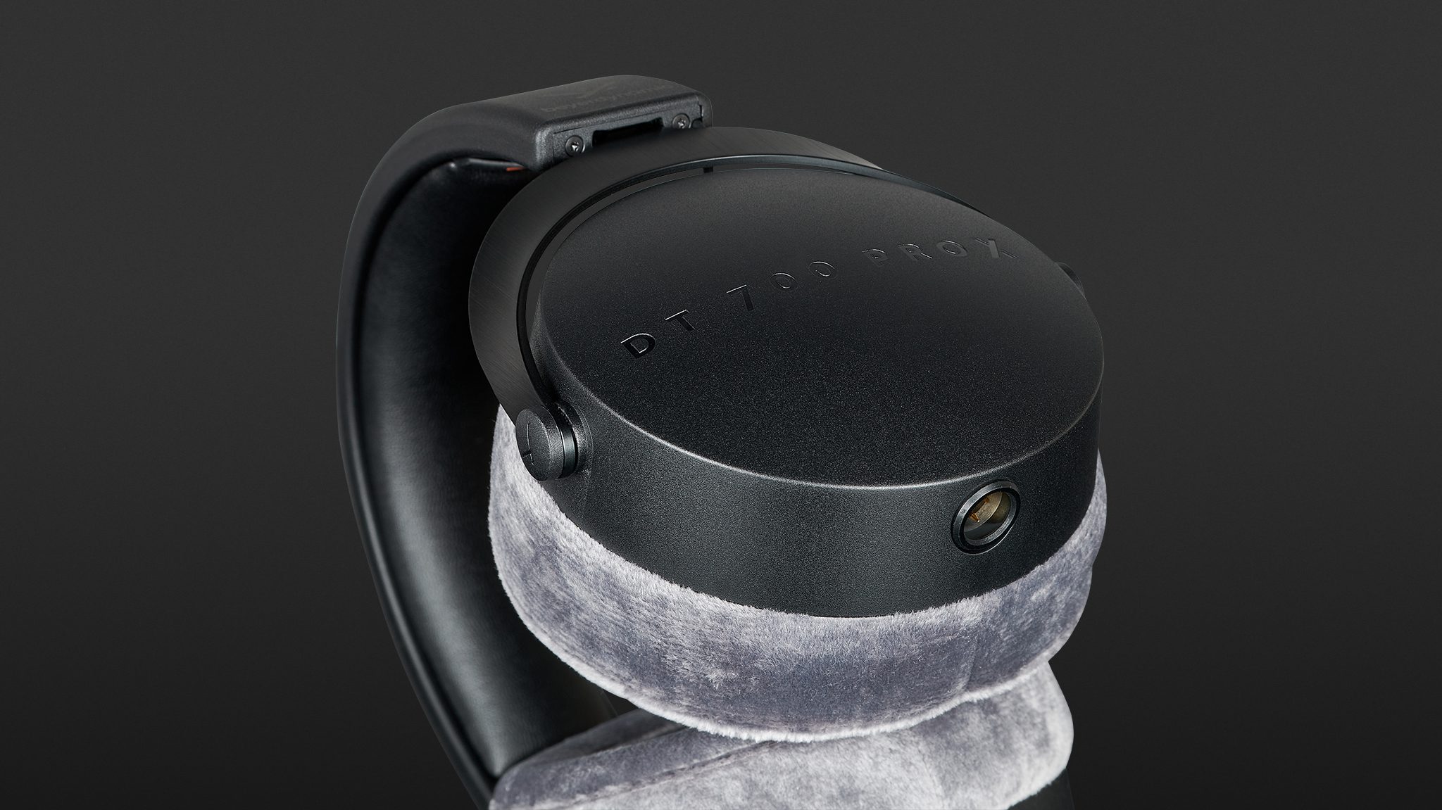 Beyerdynamic DT 700 Pro X Review | headphonecheck.com