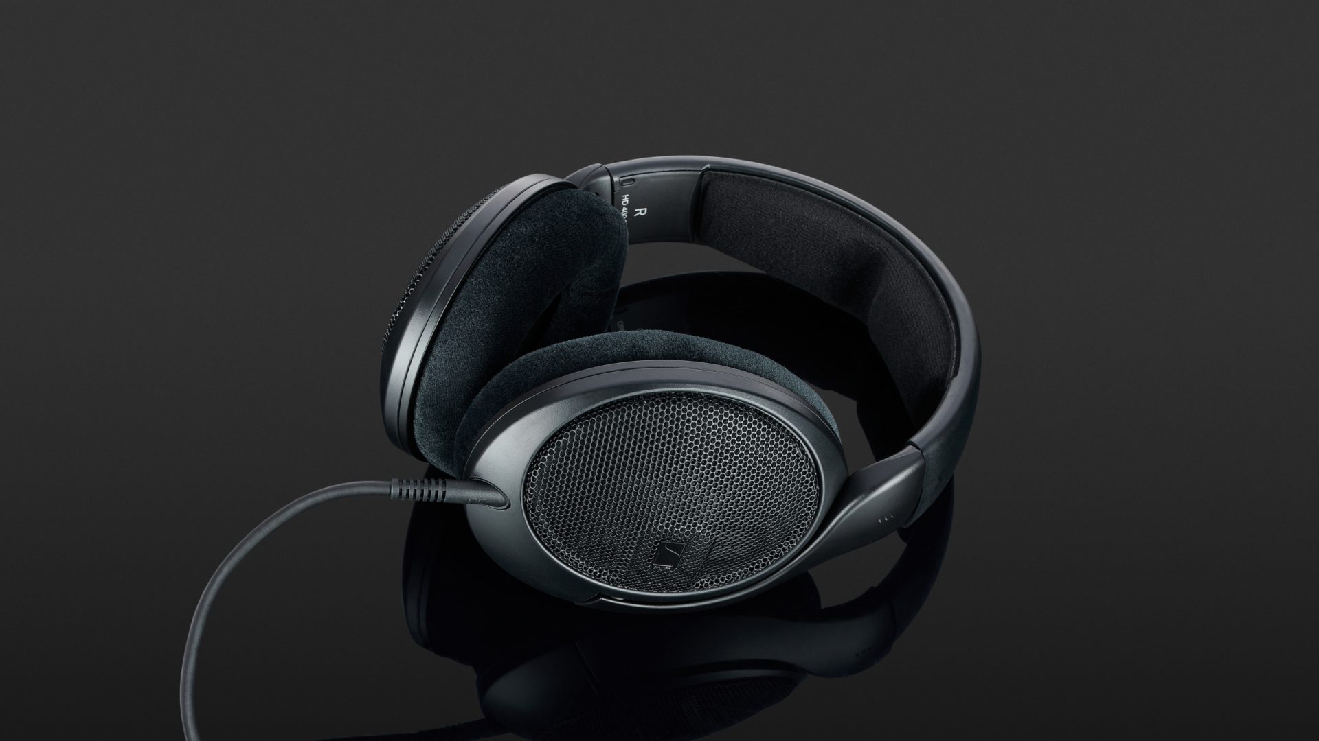 Sennheiser HD 400 Pro Review | headphonecheck.com